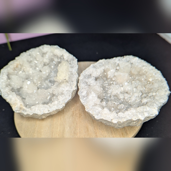 Accents | Keokuk Quartz Geode Pair High Quality | Poshmark